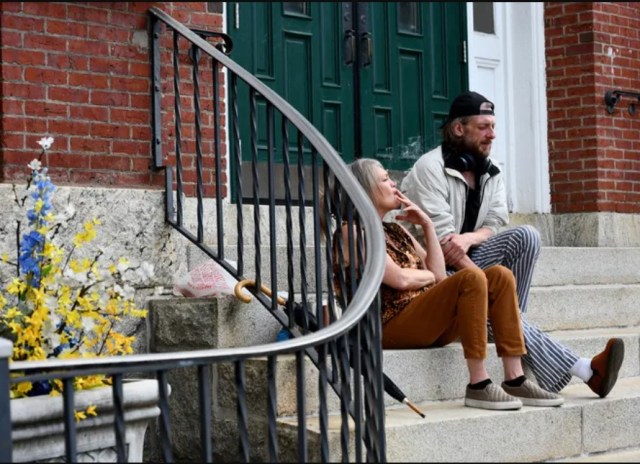 Sentados – Mantenlo Simple – Consciencia, sencillez y autoconocimiento